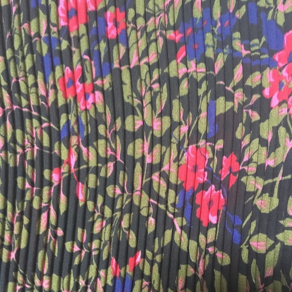 Impressions | Tops | Impressions Floral Print Sleeveless Stretch Top ...